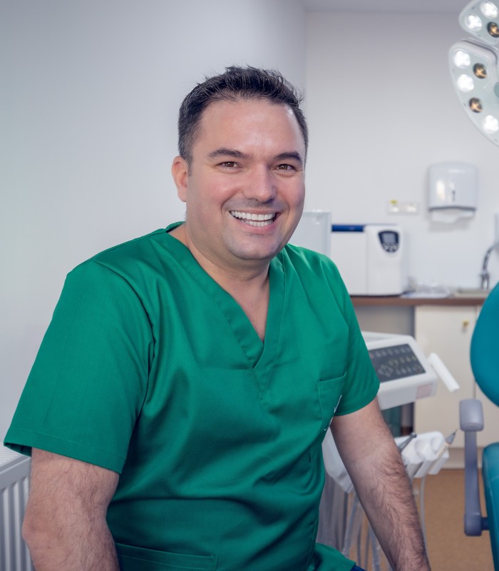 Dr. Cristian Bartos